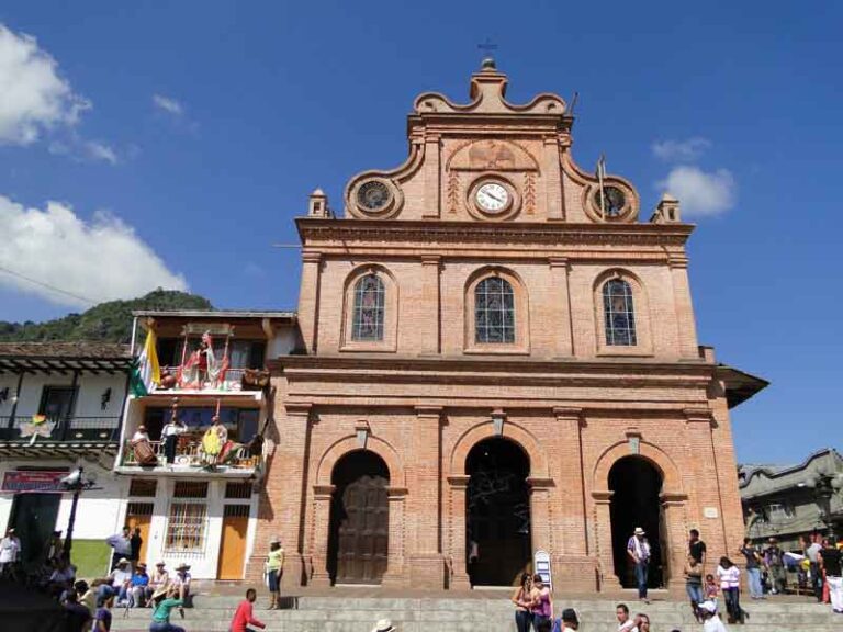 Riosucio en Caldas es un pueblo con casta y un lujoso Carnaval.