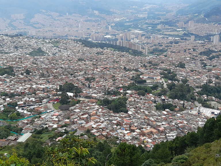 El Cerro El Picacho es un mirador al que se puede subir con poco dinero.