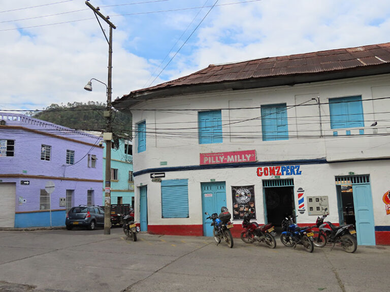 Sasaima (Cundinamarca), pueblo de frutas y paisajes.